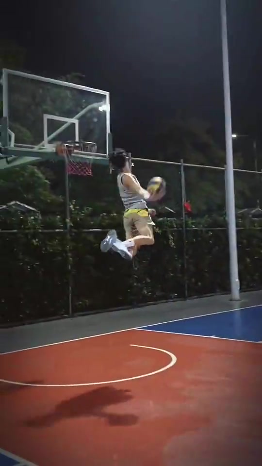 卧槽！小伙这扣篮水平，去CBA扣篮大赛能拿冠军吗？-24VS直播