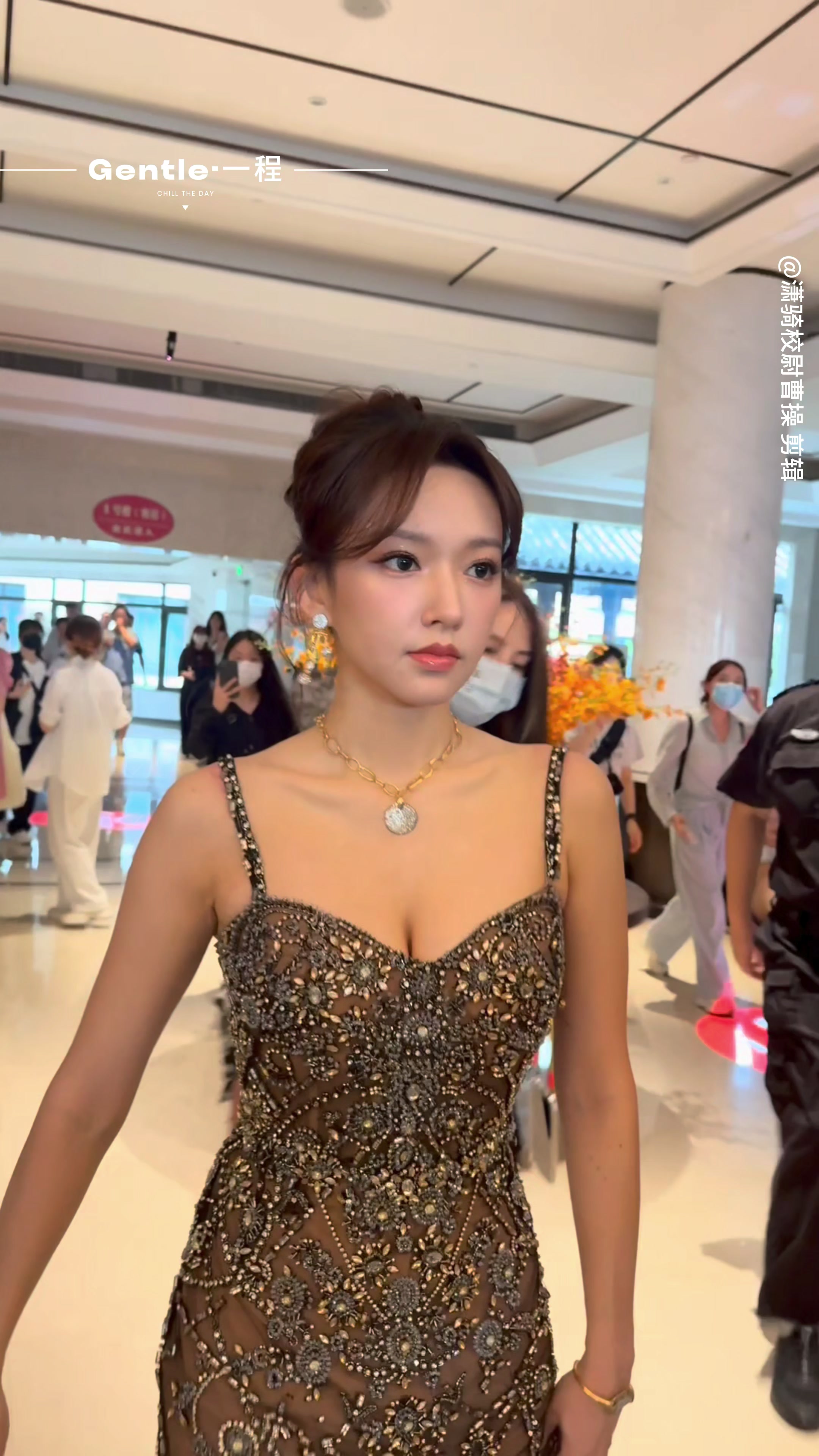 程潇线下参加活动，路人直拍这身材是真没的说！！-24VS直播