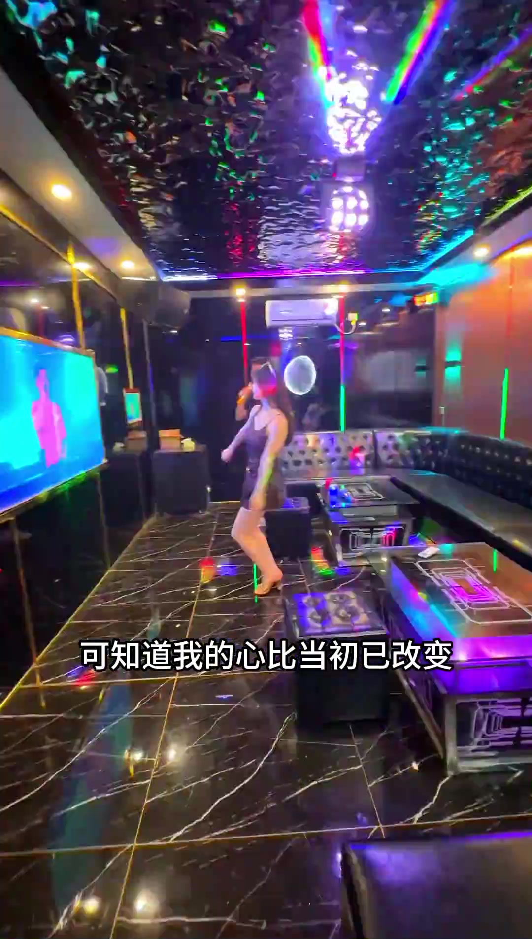 现在这么先进了？把集装箱改成了KTV？-24VS直播