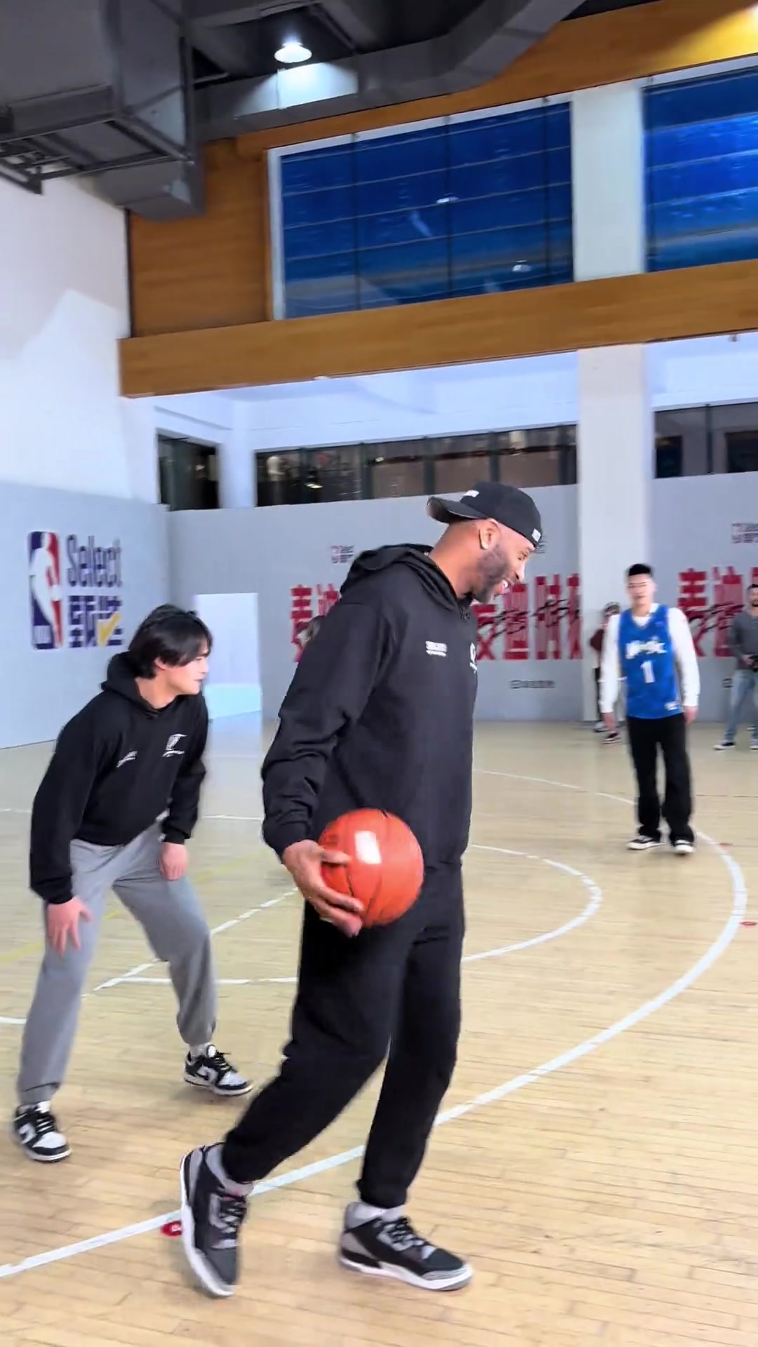 爷青回！麦迪杭州行重现麦迪35秒13分经典时刻-24VS直播