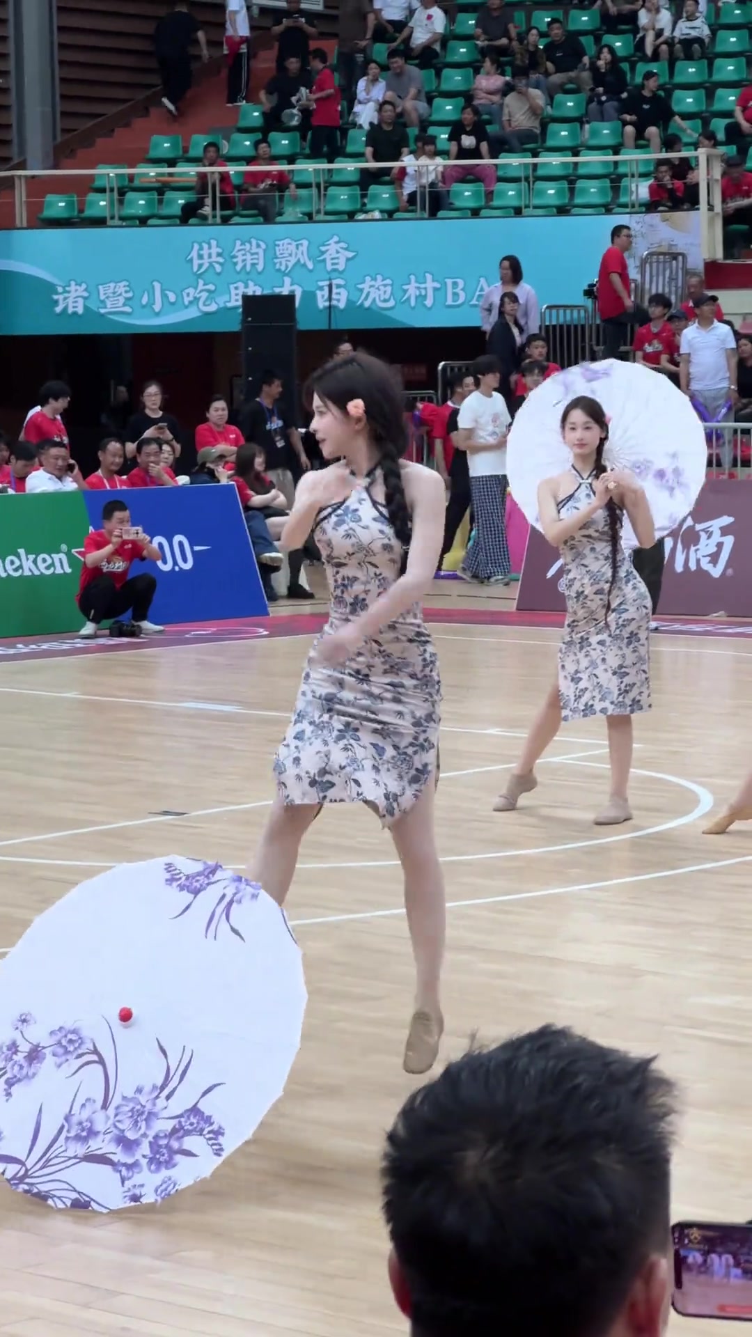 旗袍与美女绝配哟！CBA拉拉队热舞秀曼妙身材-24VS直播