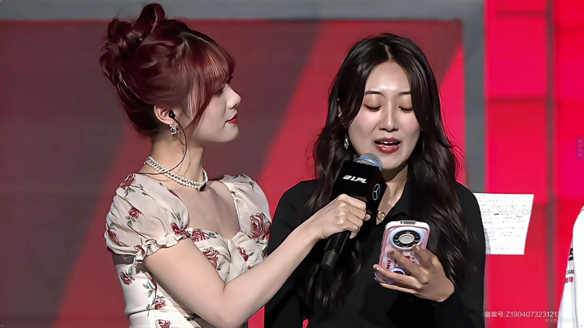 黑丝格子裙强势出装！JackeyLove女粉登场互动-24VS直播