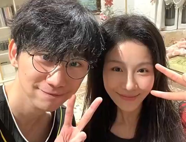 Doinb：汶珊给我发微信没看到 问能不能用一起拍的照片-24VS直播