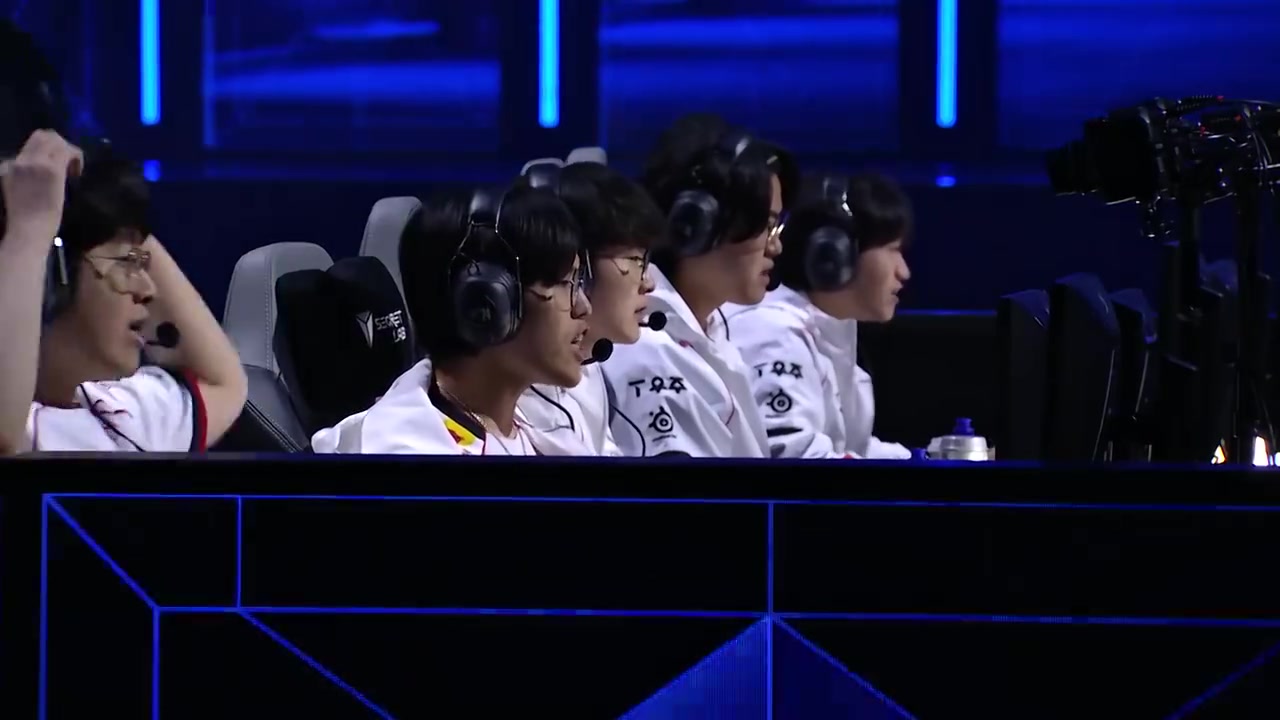 LOL官方分享T1夺冠瞬间：Keria泣不成声-24VS直播