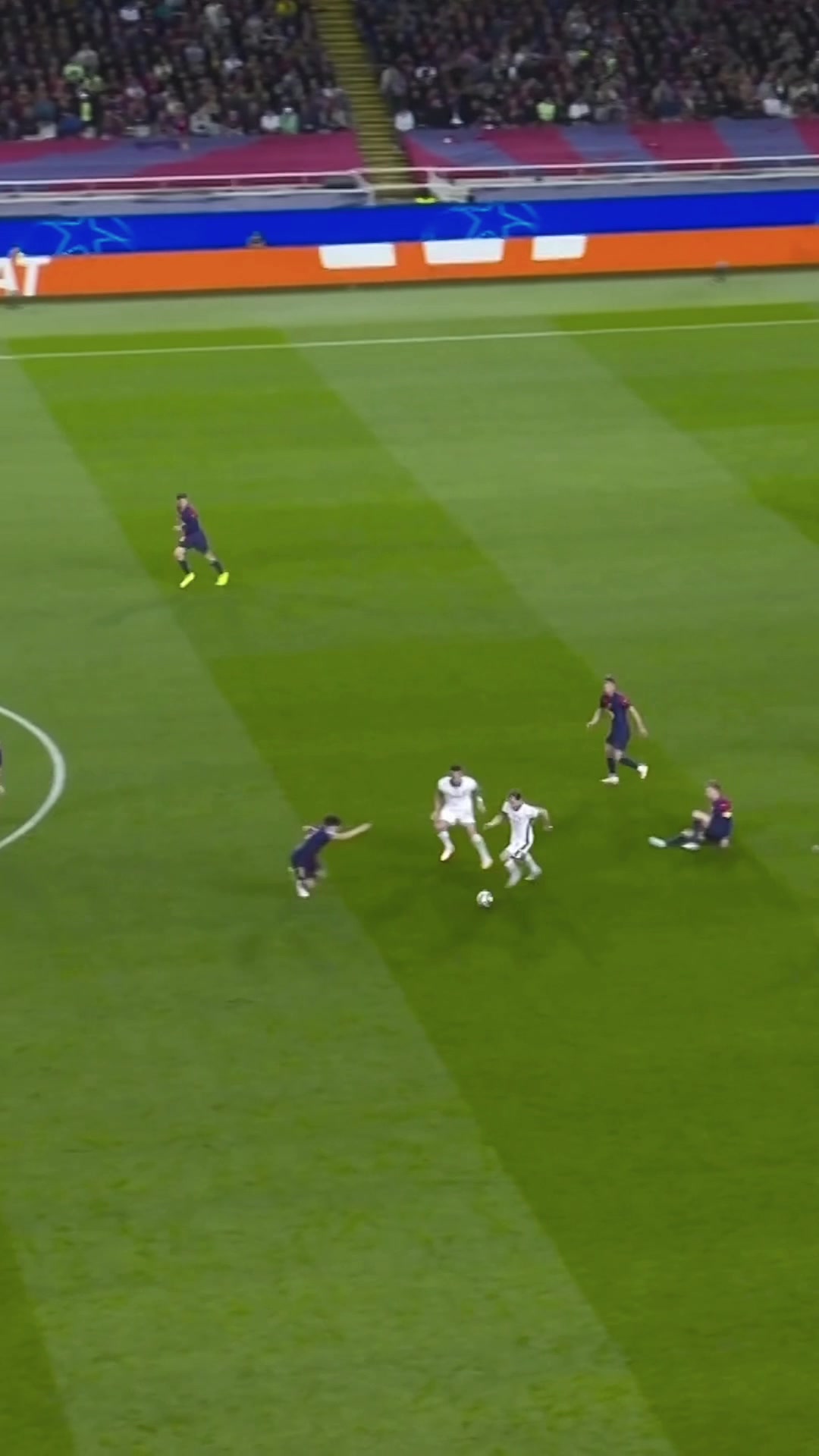 欧冠官推怒赞：巴雷拉反击中的推进能力是令巴萨忌惮的-24VS直播