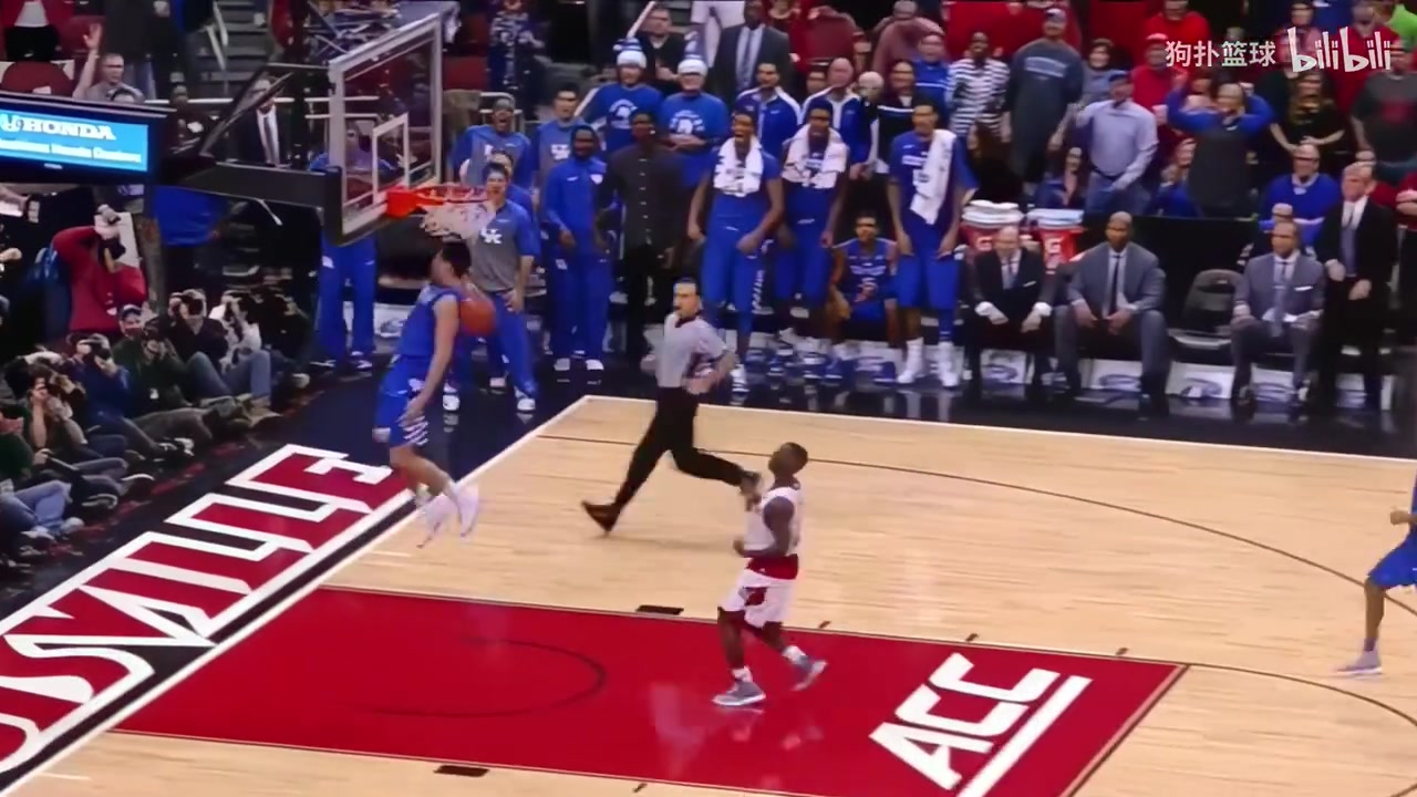 13顺位的得分后卫！布克大学时期集锦！投篮姿势有所微调！-24VS直播