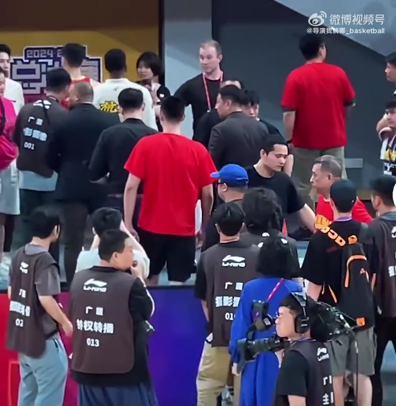 气炸！广厦未能提前夺冠，王博离场时怒踹CBA总决赛泡沫板-24VS直播