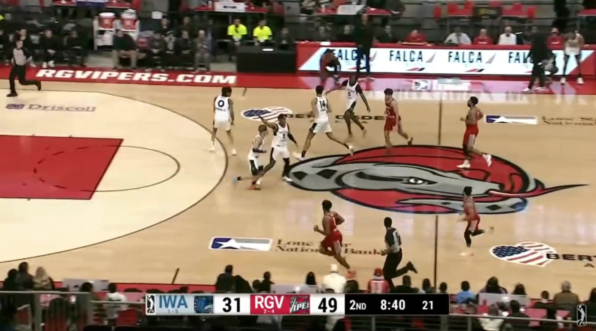 秀起来了！谢泼德无惧2米13中锋 突破倚靠上篮背身打板勾进-24VS直播