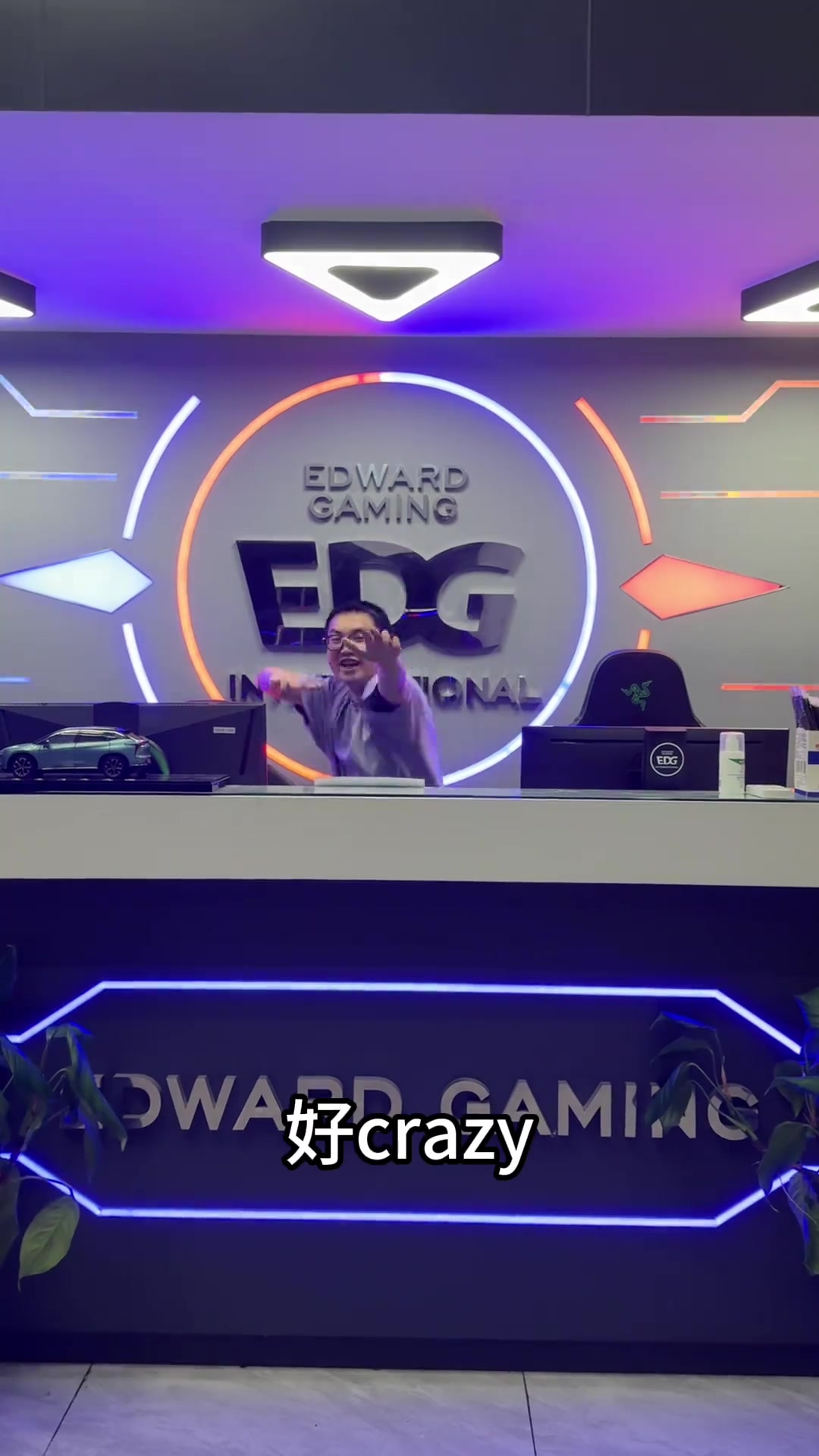 EDG分享Jiejie、ZmjjKK、初晨与保保熊的合拍视频-24VS直播