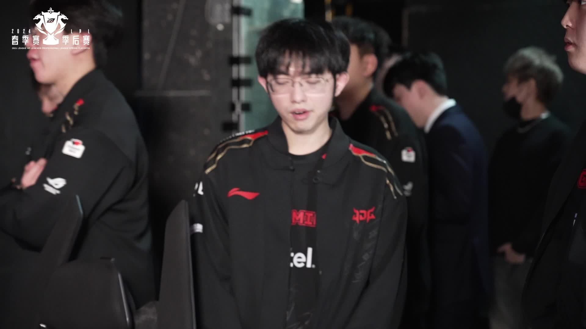 JDG俱乐部赛间花絮：Flandre嚼口香糖放松-24VS直播