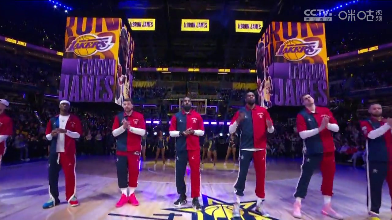 真的霸气！詹姆斯标志性戴皇冠手势亮相全明星-24VS直播