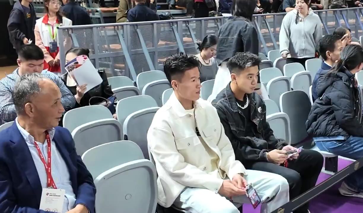 北漂广东仔，林良铭现场观战CBA龙狮vs北京-24VS直播