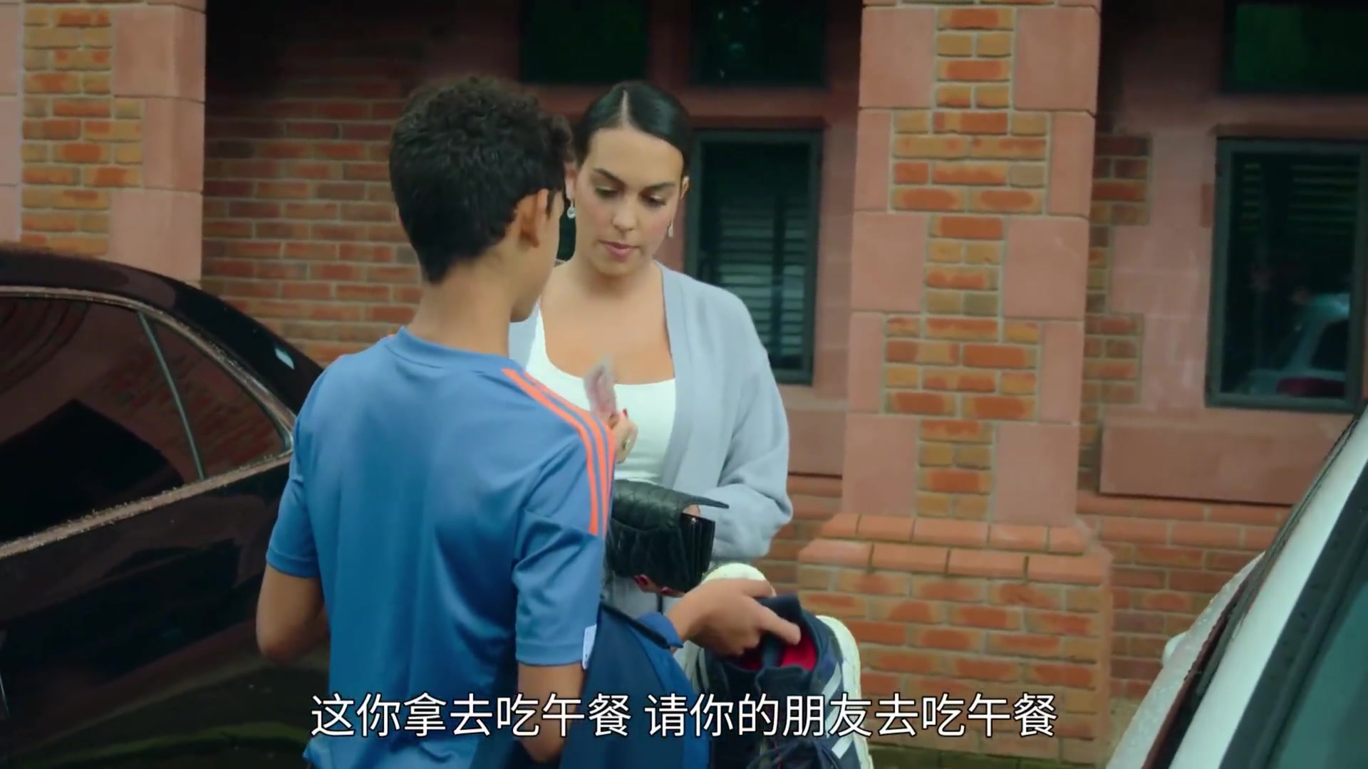 这得多少啊？乔治娜给迷你罗零花钱-24VS直播