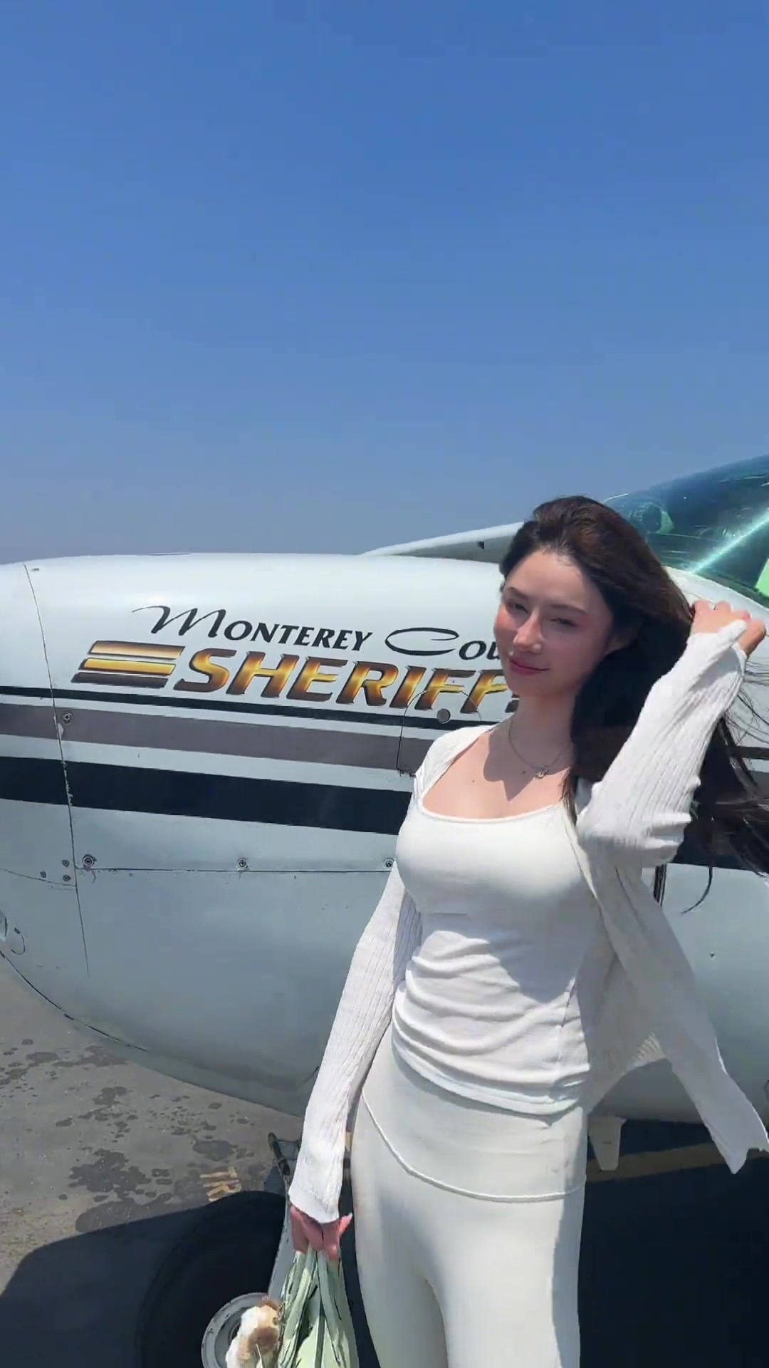 她这一身穿搭，是要来开飞机吗？！-24VS直播