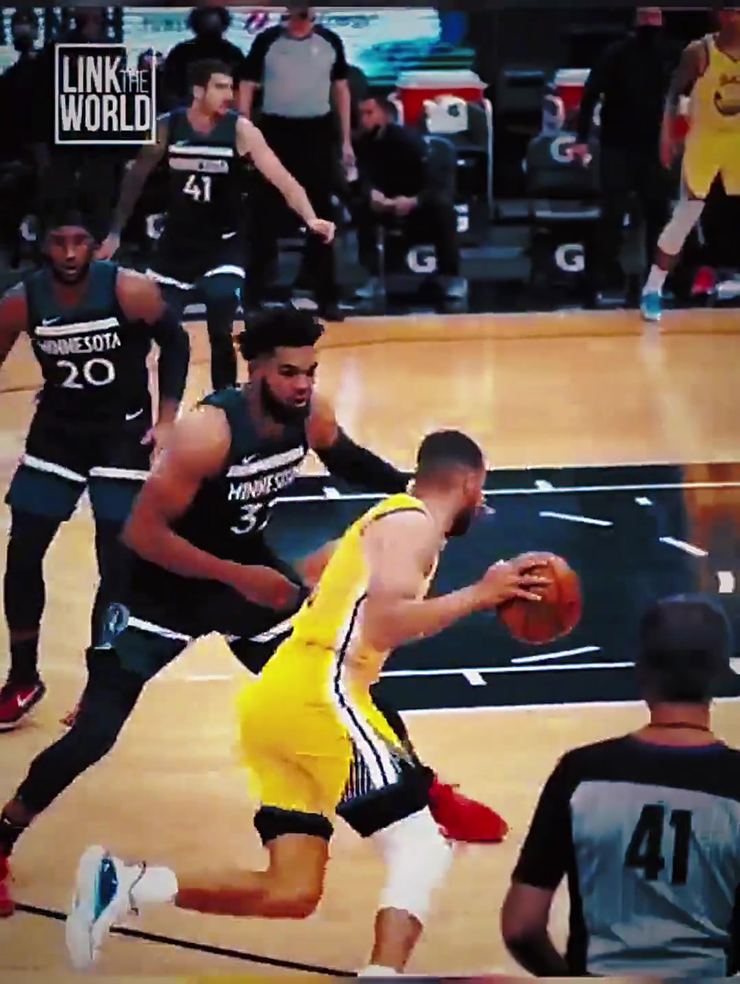 传给三秒后的自己！库里这种操作，是开了瞬间移动吗？-24VS直播