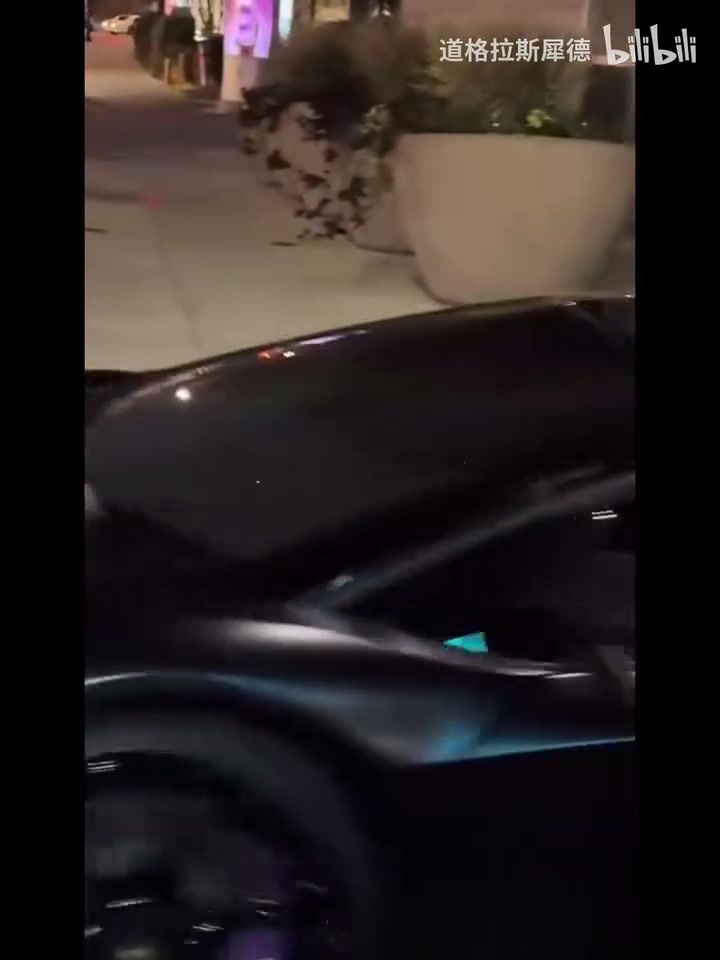 帅哥配豪车！欧文这车颜值是真高啊！-24VS直播