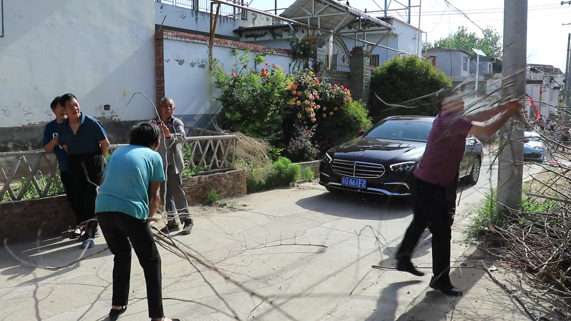 给了喜糖还要烟！-24VS直播