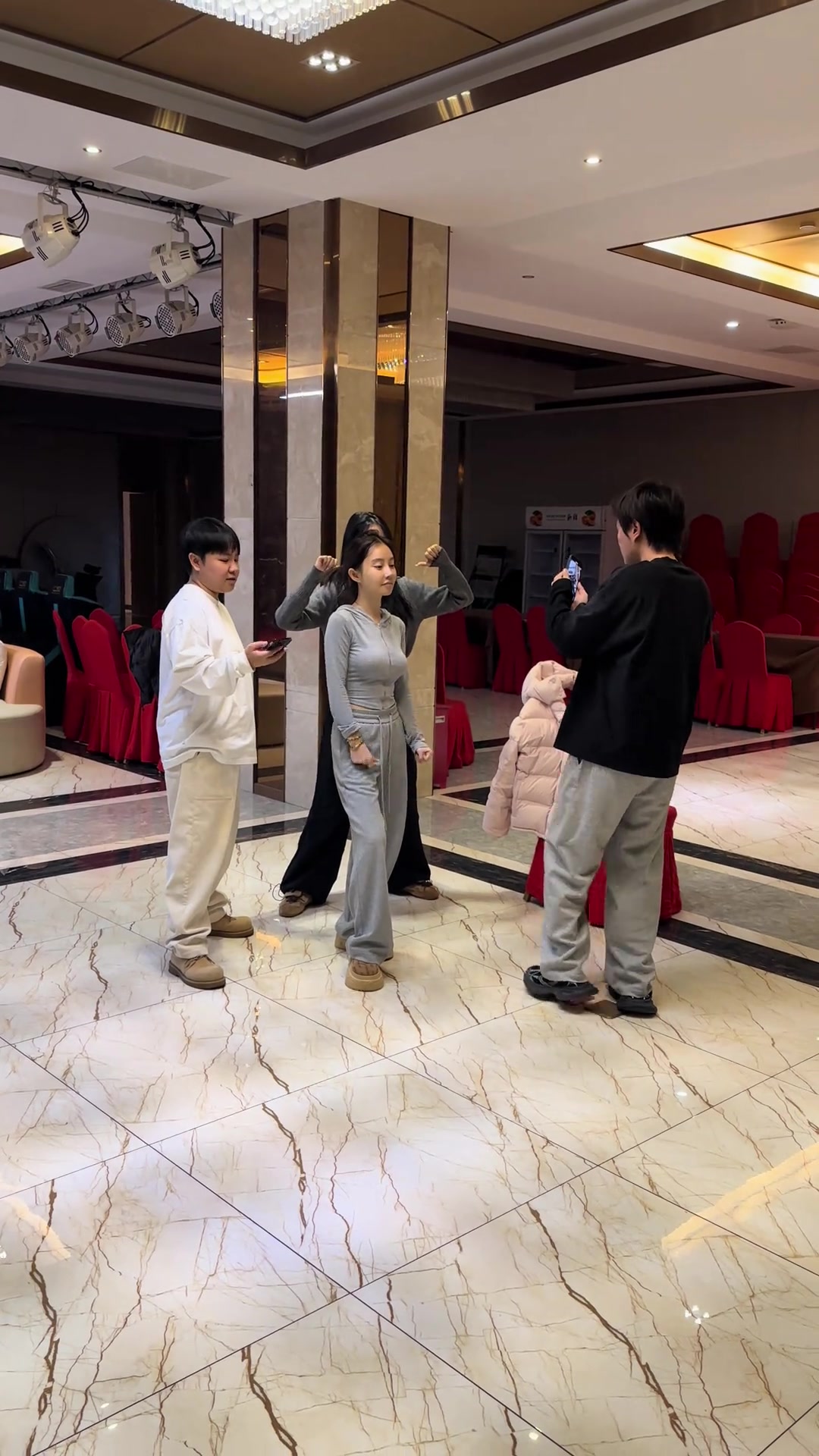 冯提莫这第三视角，身材怎么那么好啊？？-24VS直播