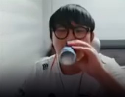 Buff叠满！Imp穿着HLE.Deft队服用着Deft女警皮肤-24VS直播