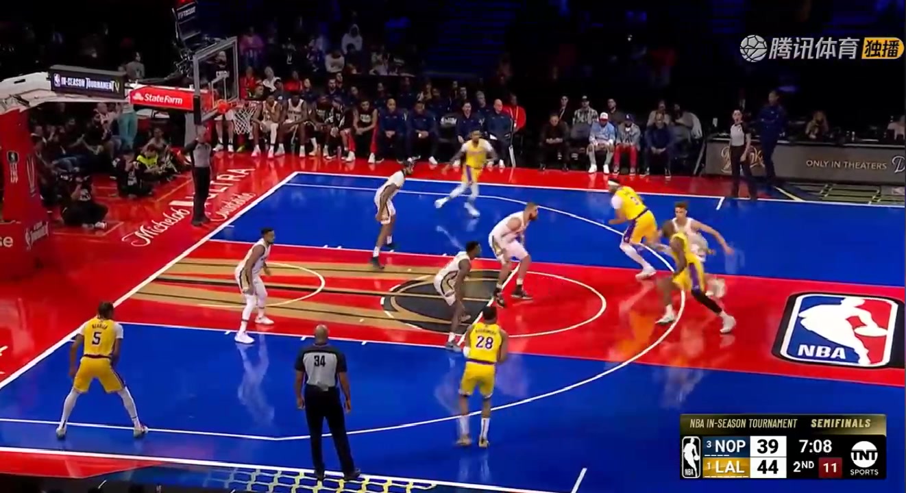 秀！詹姆斯单吃年轻人丹尼尔斯打进2+1 摇头晃脑庆祝！-24VS直播