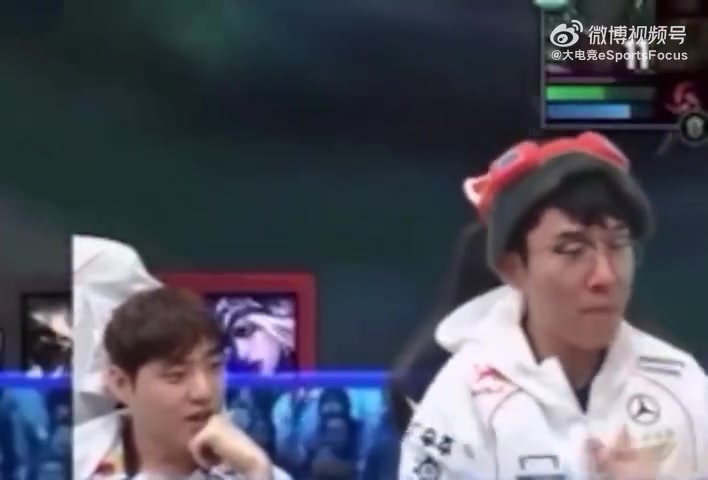 极致的代入感！Bang和Untara看T1比赛：团战赢了两人瞬间手舞足蹈-24VS直播