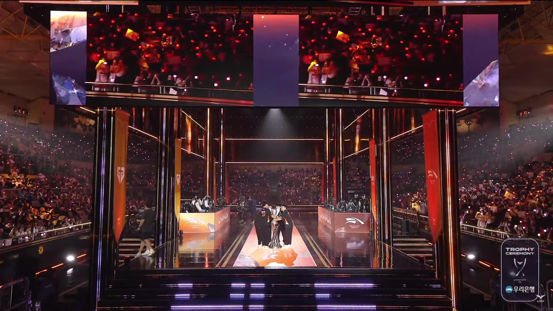 Zeka快哭了！HLE捧杯时刻 HLE取胜下起金色的雨 Viper笑意满满-24VS直播