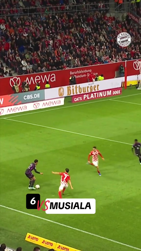 轻盈，穆西亚拉在绿茵场上踢球就像在滑冰一样-24VS直播