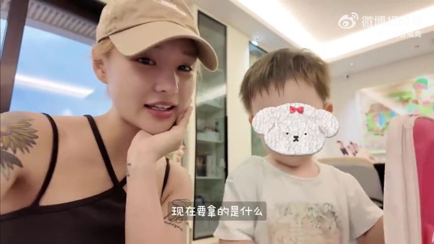Uzi妻子分享Vlog：Ming和uzi打羽毛球，还有可爱的小枣-24VS直播