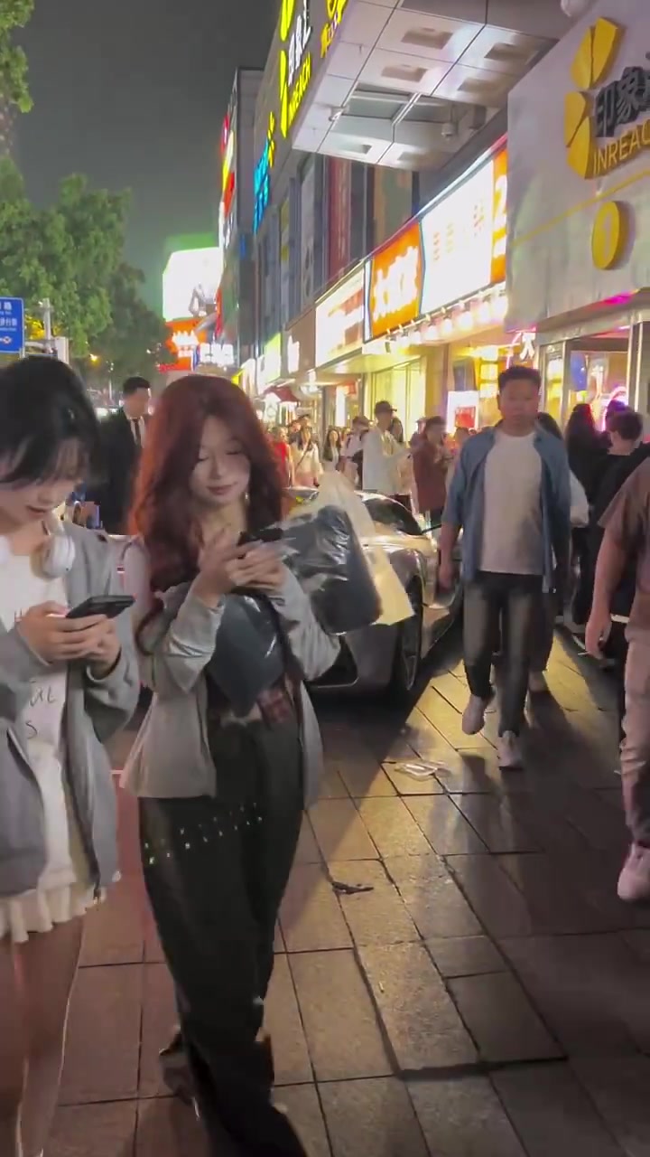 很好奇法拉利有没有倒车影像呀？？-24VS直播