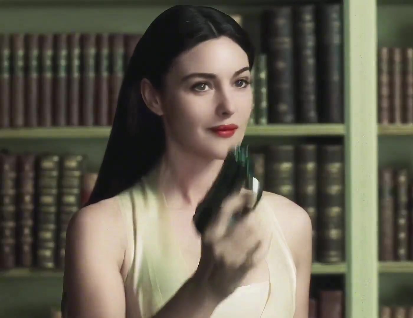 不同于狐系美人和仙系美人，莫妮卡贝鲁奇是典型的母系美人！-24VS直播