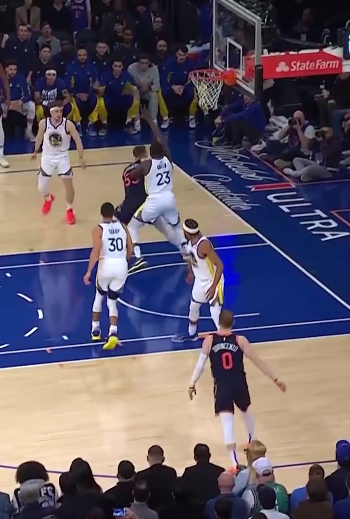 不装了，老子就是中锋！库里首节6分钟就拿下7个篮板！-24VS直播