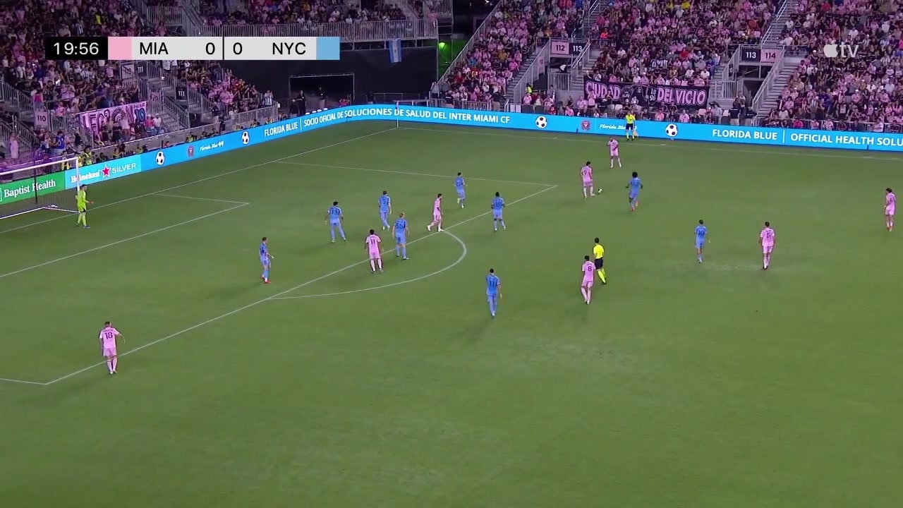 梅西中路带球与队友配合！连续过人后射门被挡出！-24VS直播