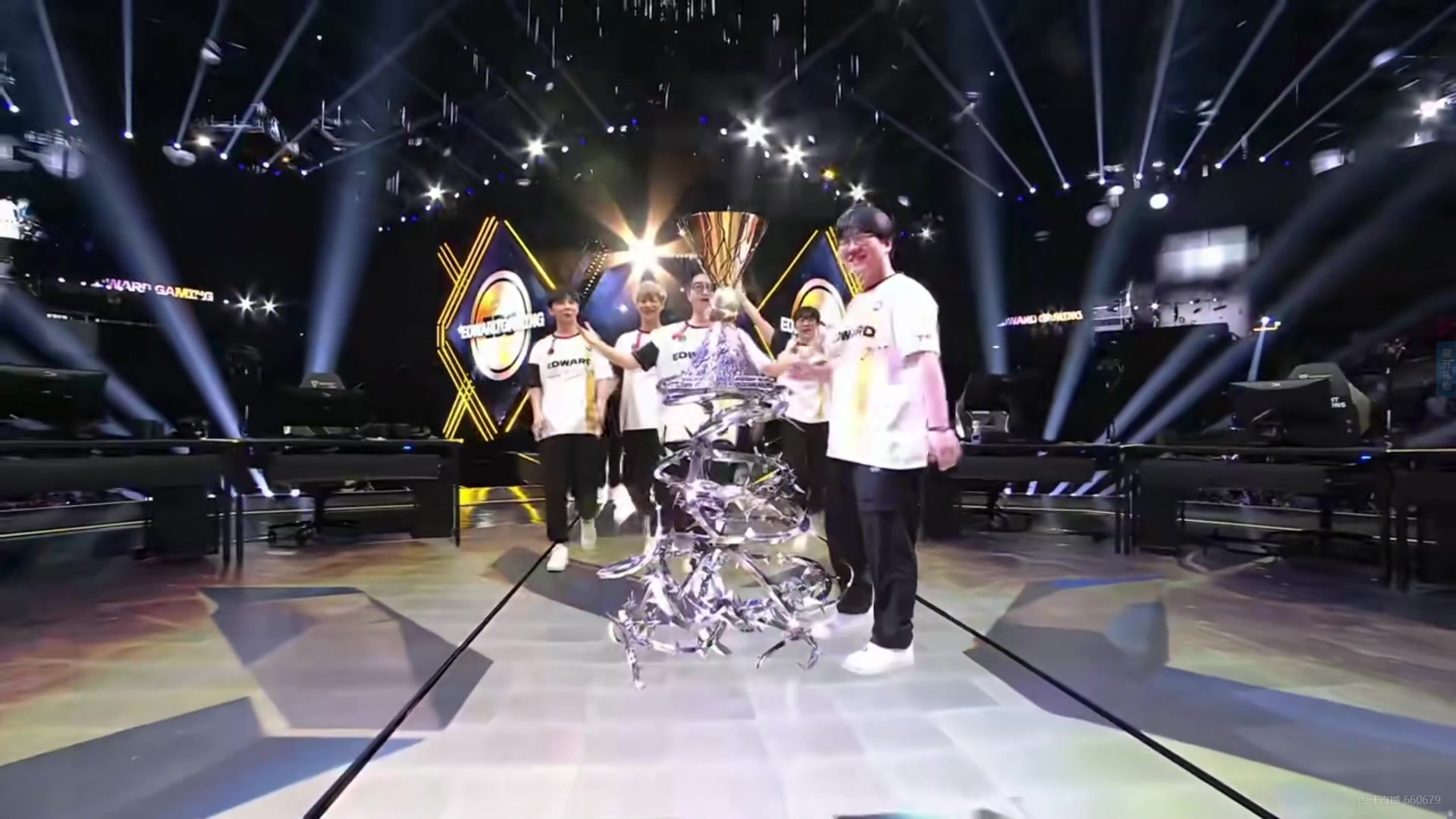 仁川白衣少年再捧杯 恭喜EDG夺得无畏契约冠军赛总冠军！-24VS直播